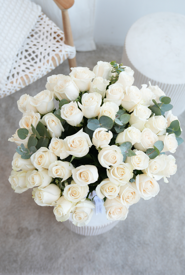 Valentine 50 White Rose Supreme - Vase | Delivery in Ireland– Flowers.ie